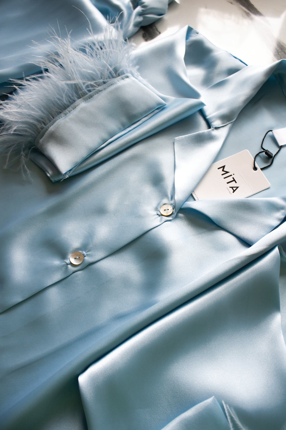 WHITE DEVE BIRD TURKEY TAKING TEAM